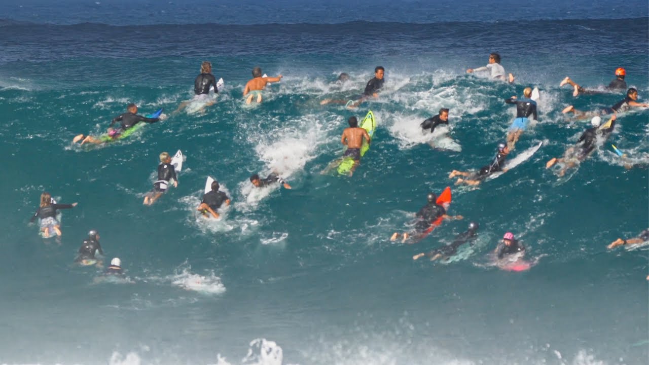 MASSIVE PIPELINE SWELL DRAWS A HUGE CROWD - YouTube