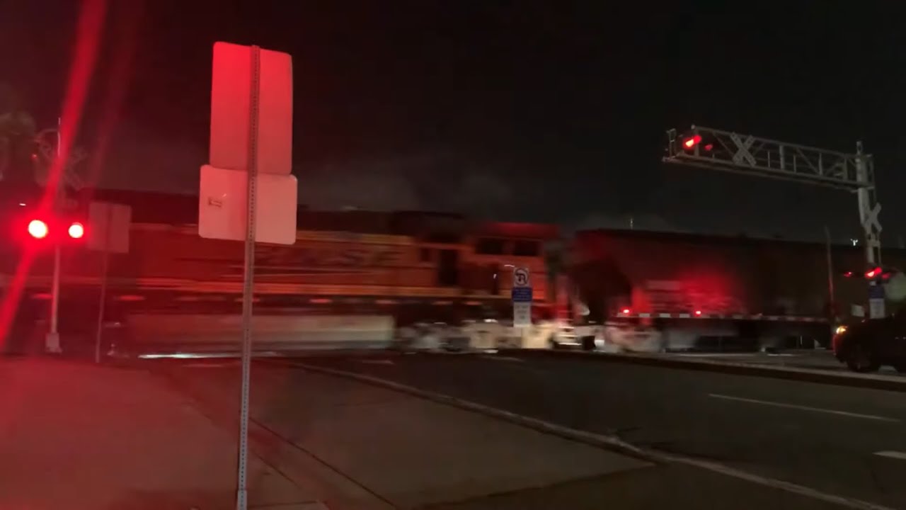 BNSF 6539 Manifest Freight Train North & MTS, W. Washington St ...