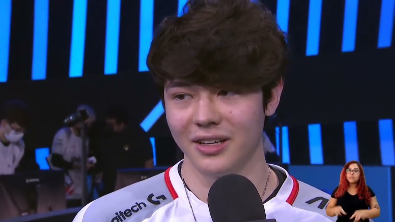 ENTREVISTA DO BOAL EM SUA ESTREIA PELA RED CANIDS - YouTube