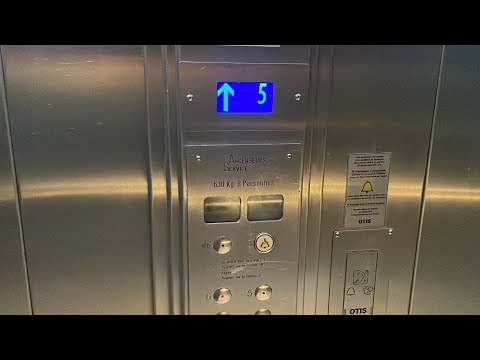 1999 Ascenseur Service elevator - Lyon, France