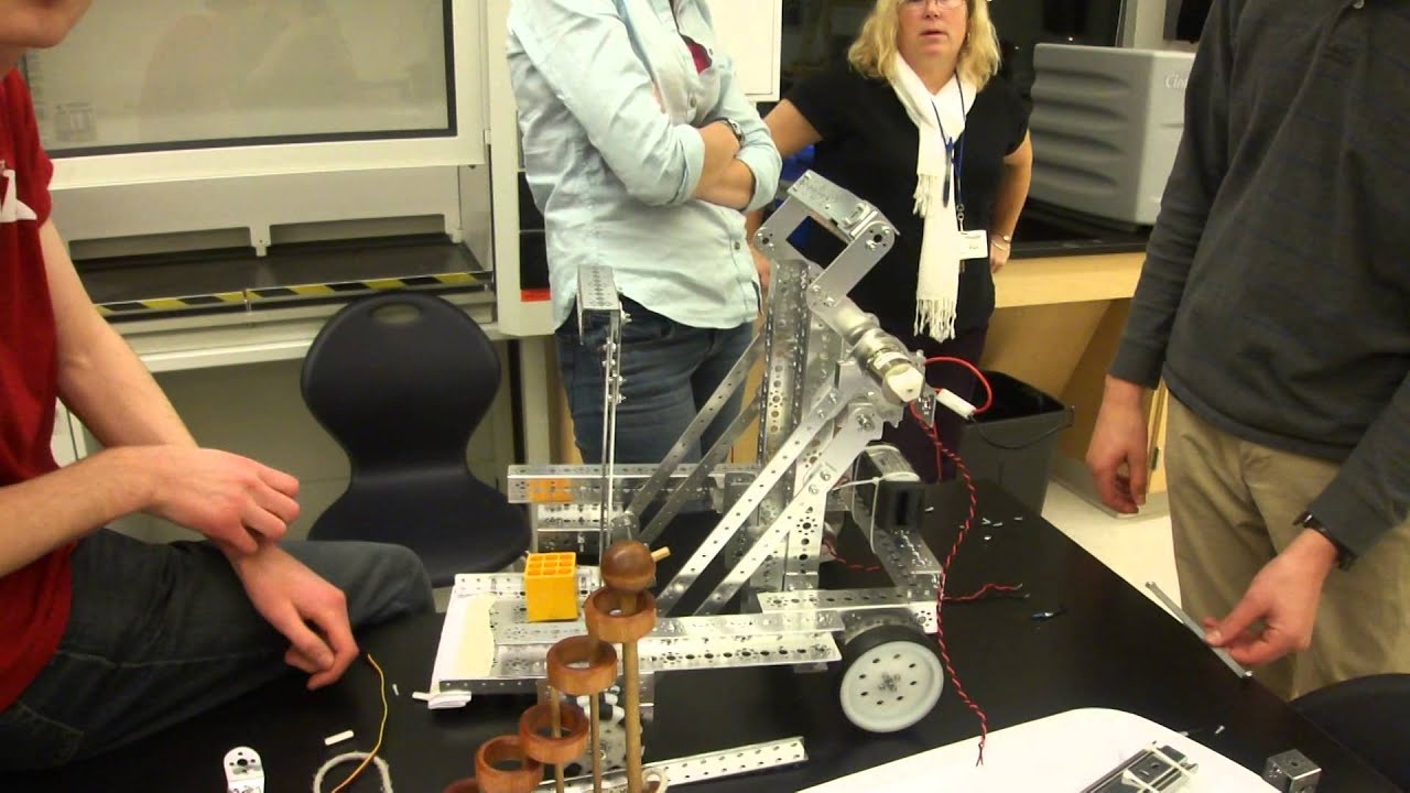 Dec. 13, 2013: The four bar robot - YouTube