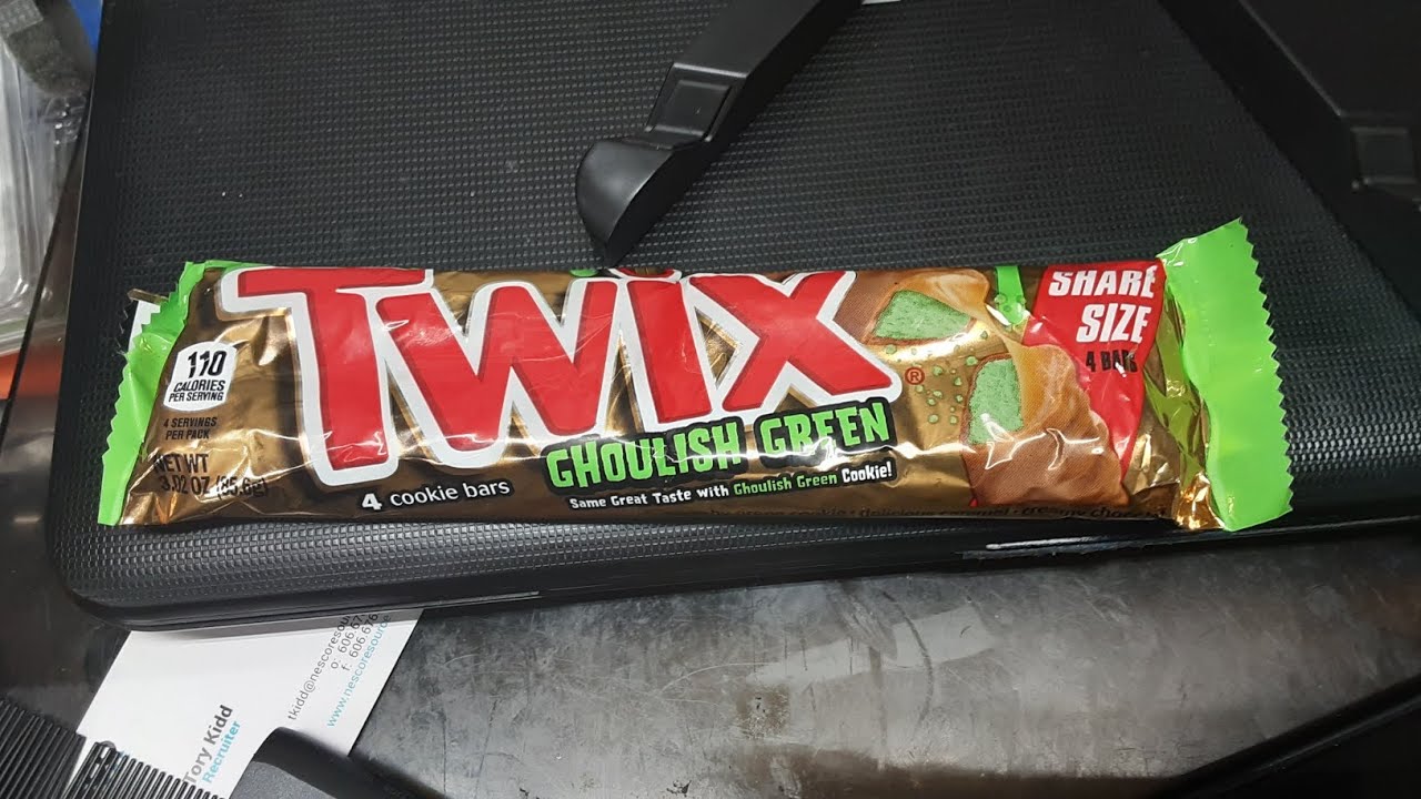 Colwen tries: Twix Ghoulish Green - YouTube