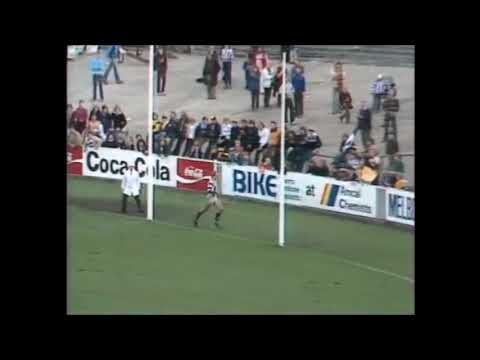 Malcolm Blight with this epic fail in 1981 - YouTube