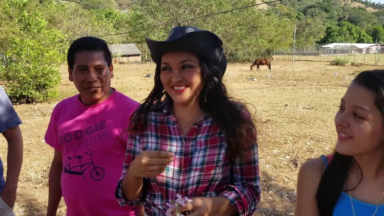 Al Estilo Ranchero! Así luce la Carolina - YouTube