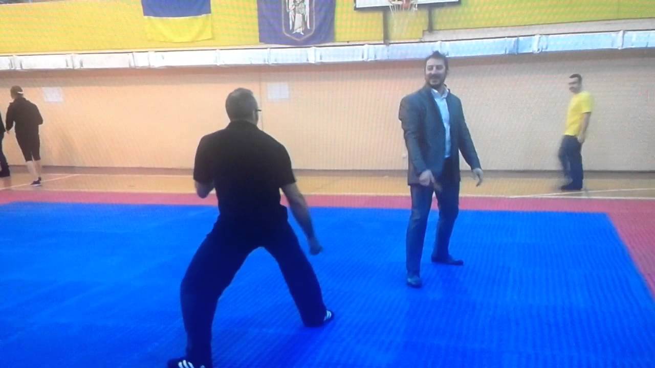 Lajolo Knife fencing System ....The Italian style - YouTube