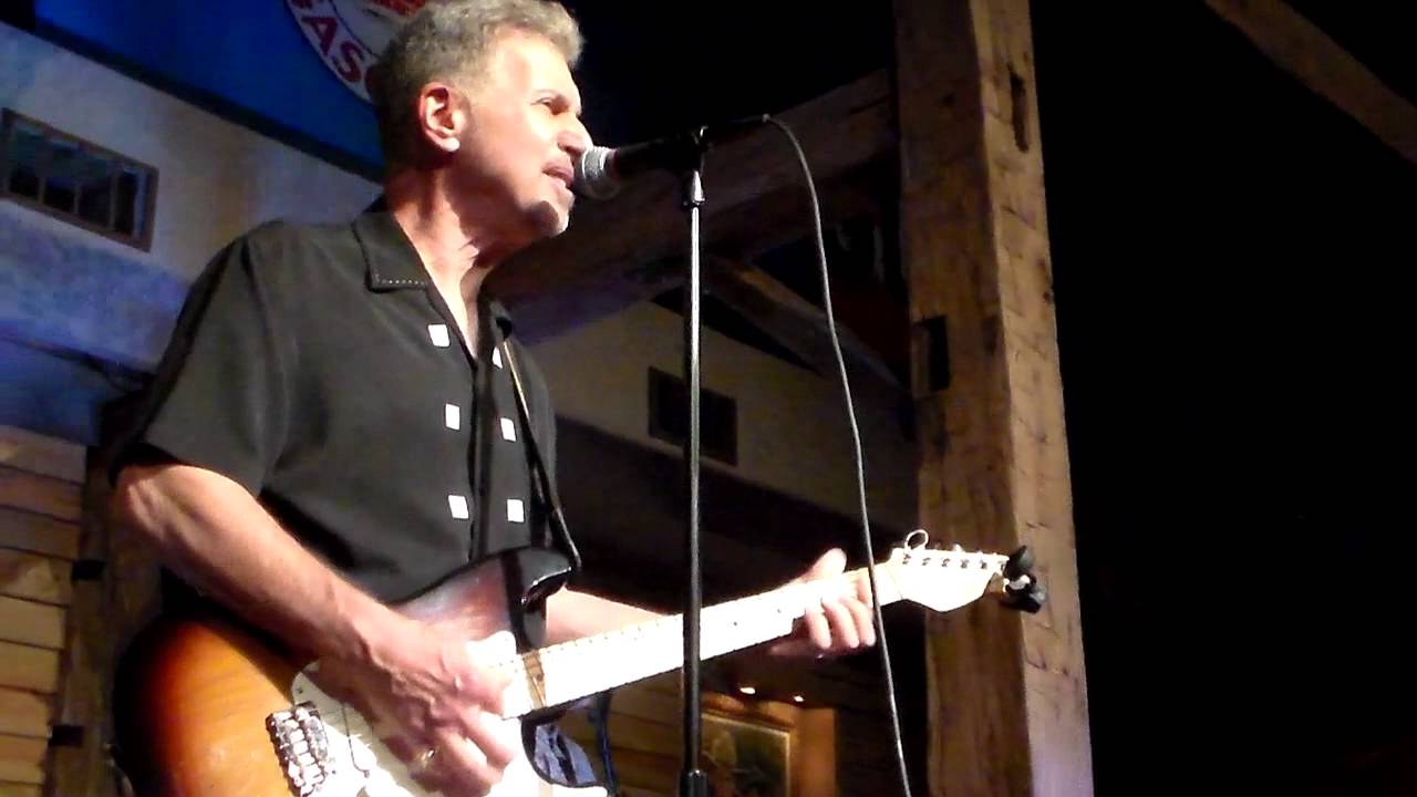 Poor Side of Town Johnny Rivers Live at the Dosey Doe 2014 - YouTube