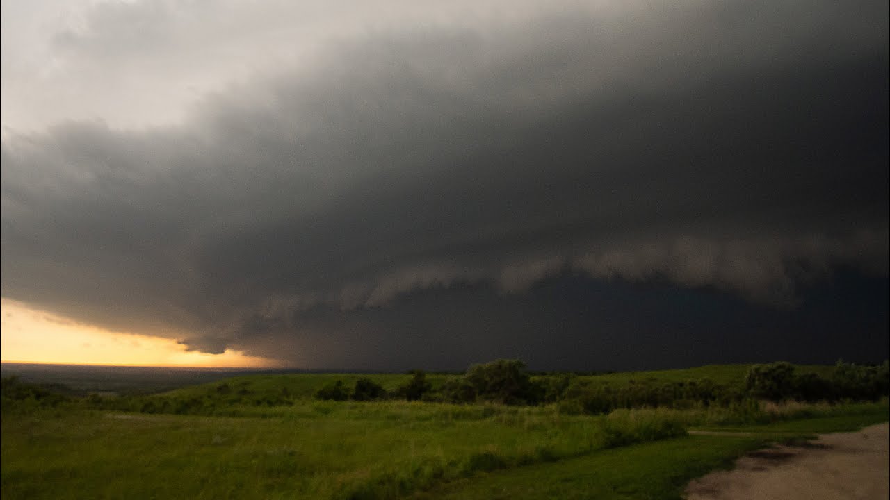4K Manhattan Monster Supercell - Manhattan, KS - June 11th, 2022 - YouTube