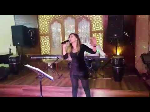 Böyle ayrilik olmaz(canli suppper ifa) -Gunay Beylerqizi