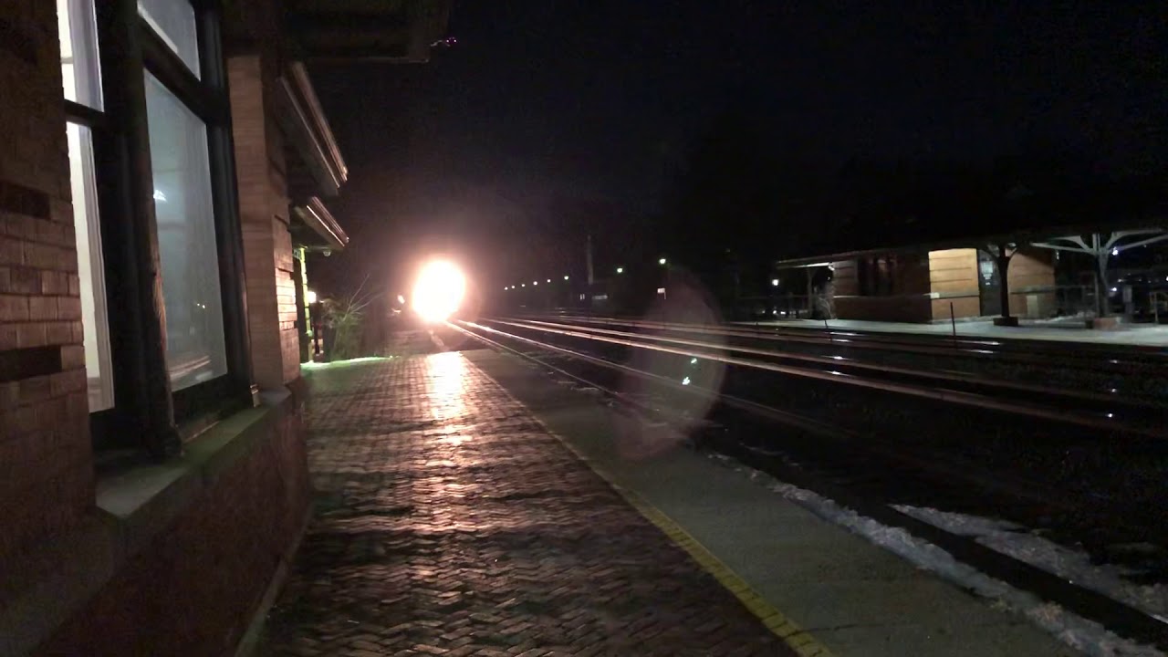 Inbound Metra 116 Express Passing Riverside IL - YouTube