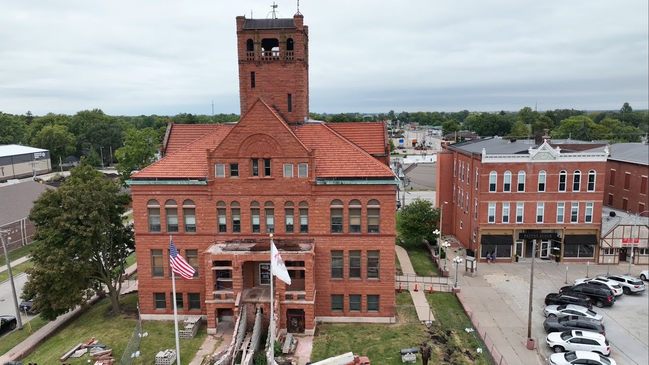 Drone View Of Warren County Courthouse - Monmouth, Illinois - YouTube