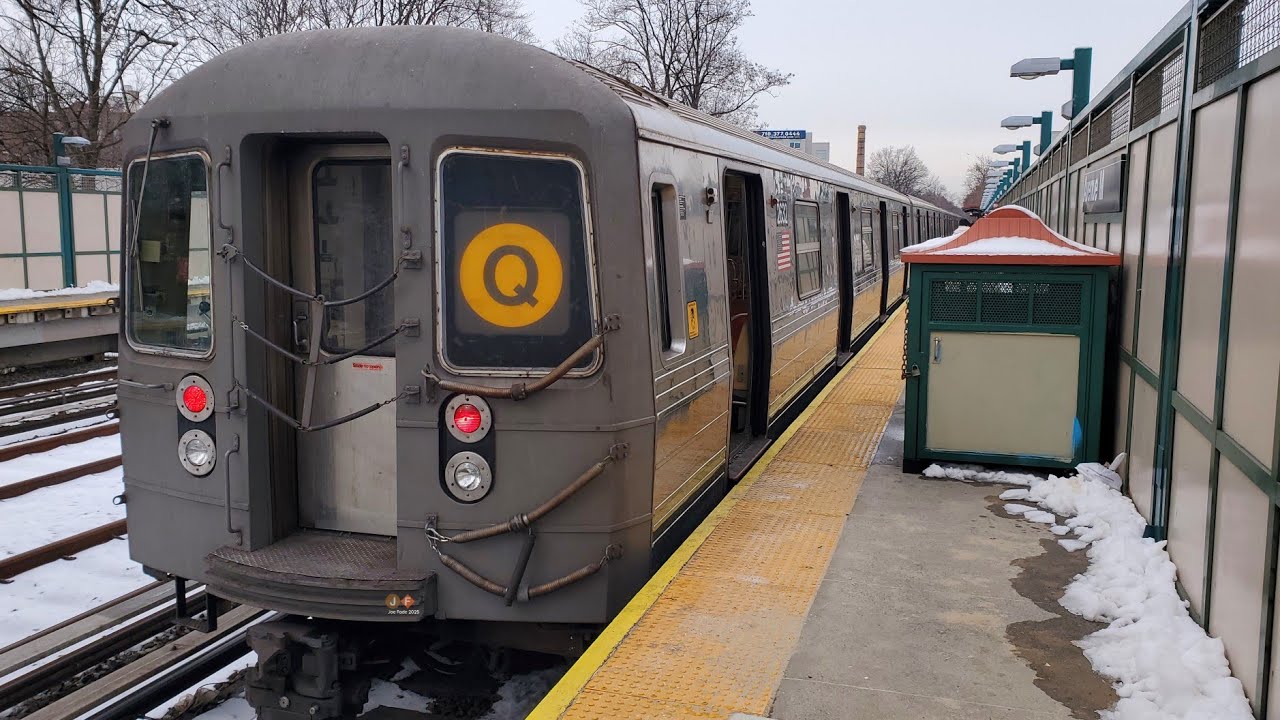 Concourse Yard R68 (Q) train @ Avenue M - YouTube