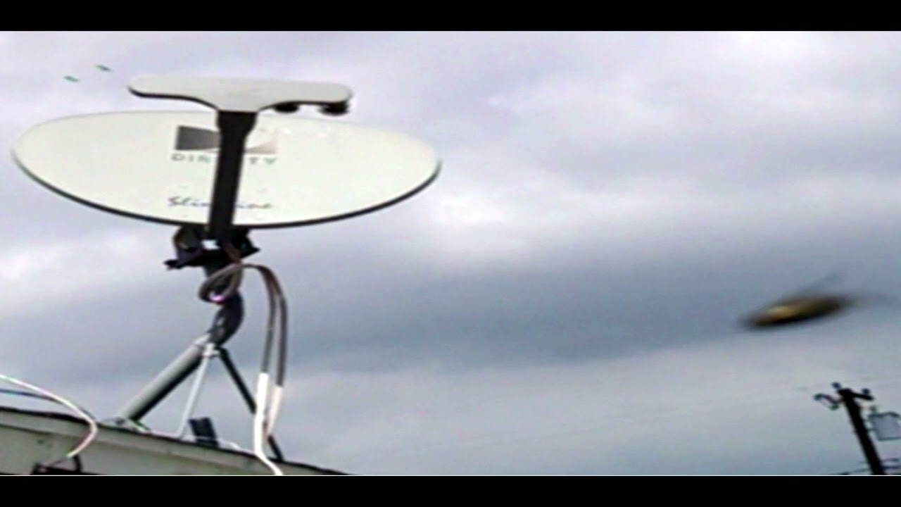 UFO/UAP saucer chased by US military flying over Los Angeles, CA - YouTube