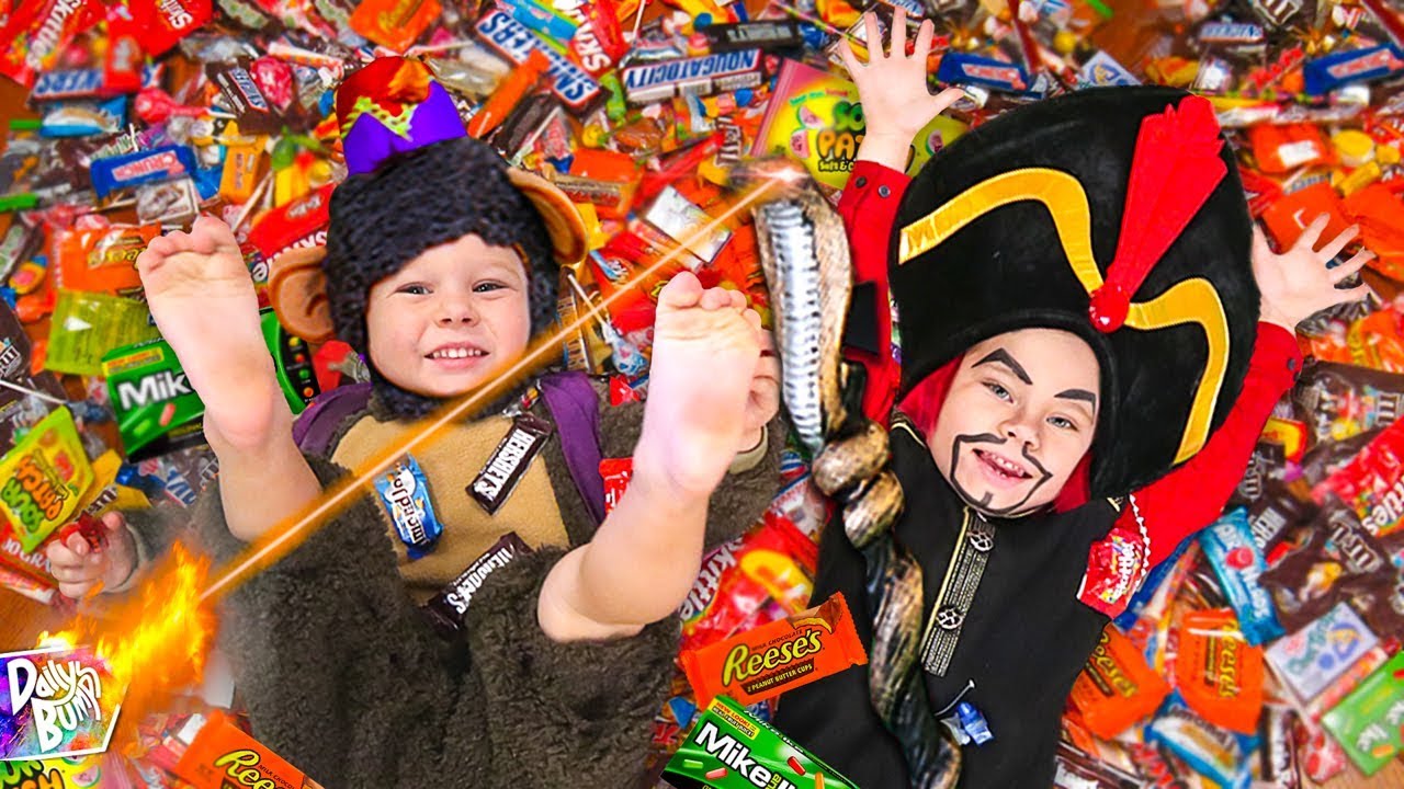 OPENING HUGE TRICK OR TREAT HALLOWEEN CANDY HAUL! - YouTube