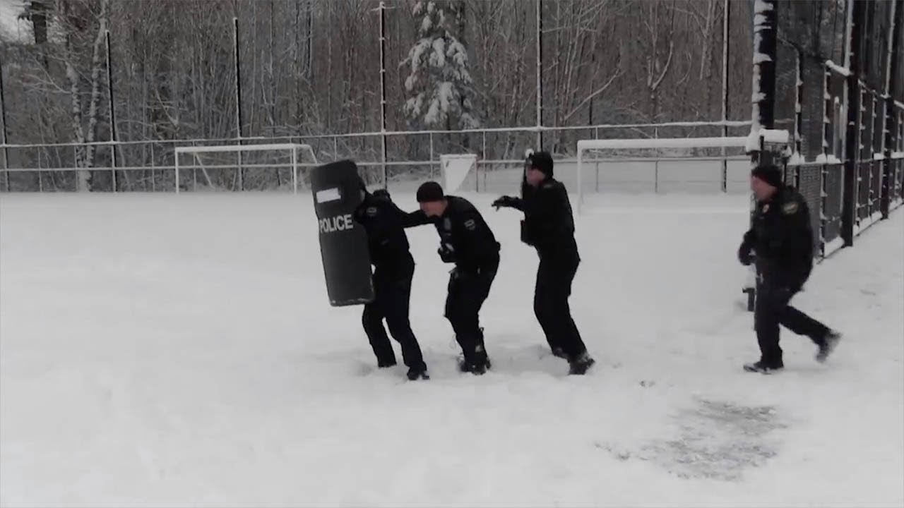 Police Have Snowball Fight With Kids - YouTube