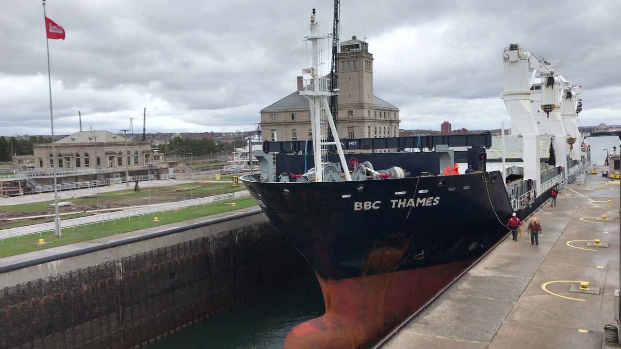 Great lakes freighters in the Soo Locks - YouTube