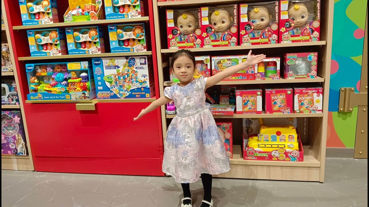 Hamleys in Mall of Emirates - Dubai UAE - YouTube