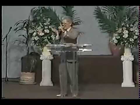 Ex Jesuita Alberto Rivera hablando su testimonio de Roma a Cristo - YouTube