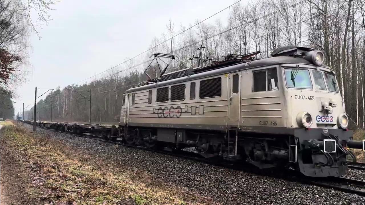 EU07 465 Ecco rail z platformami przemierza las w okolicy Mszczonowa - YouTube