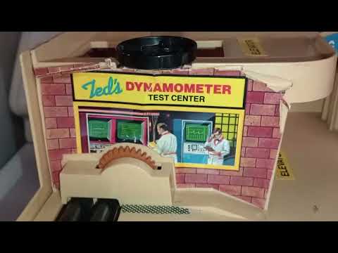 1979 Hot Wheels Service Center Sto & Go Playset and original LEGOs ...