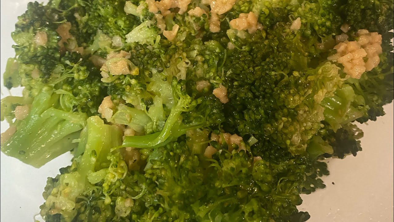 How to Make: Steamed Broccoli with Garlic & Olive Oil Sauce - YouTube