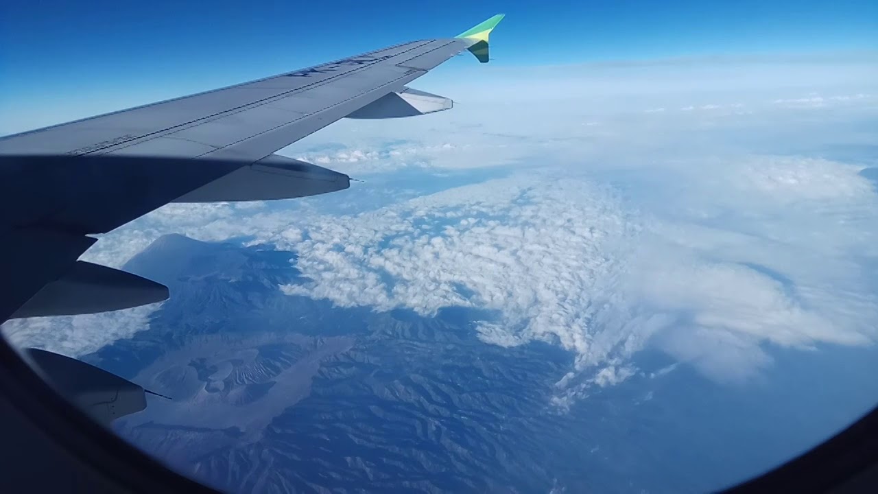 Gunung di atas Gunung pemandangan dari citilink - YouTube