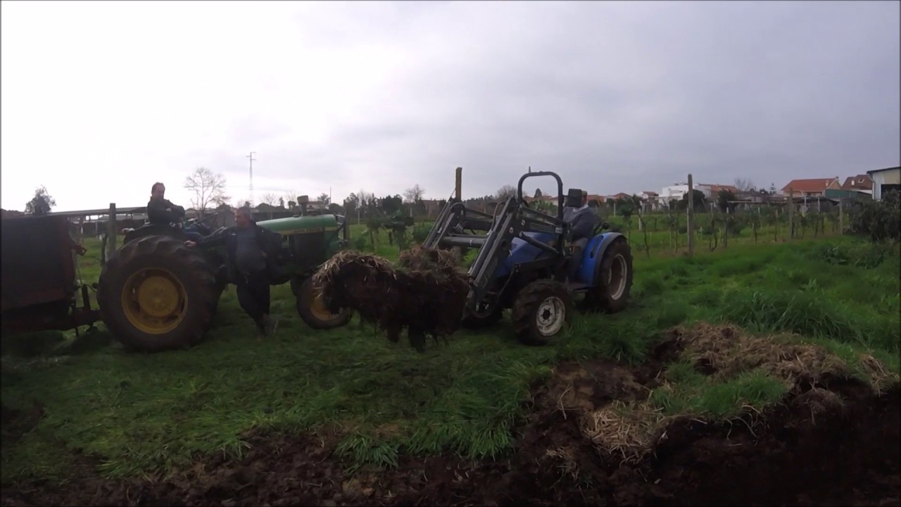 Loading and spreading manure in 1080p - YouTube