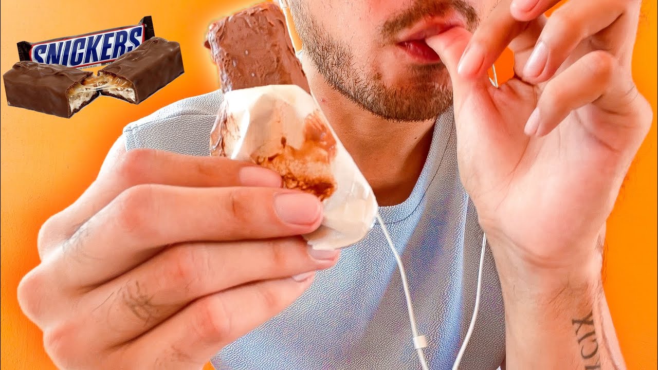 ASMR con los audífonos de mi celular COMIENDO SNICKERS 🍫😋 - YouTube