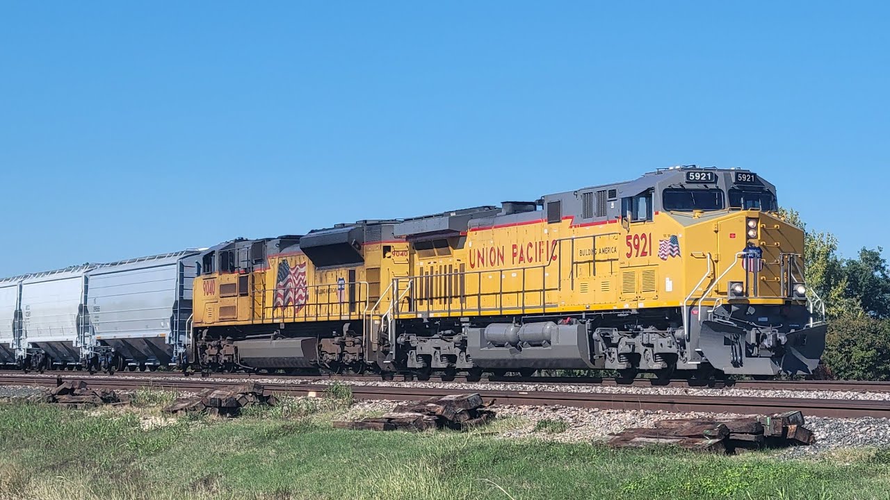 Union Pacific 5921 w/sick horn leads a northbound mixed freight through ...