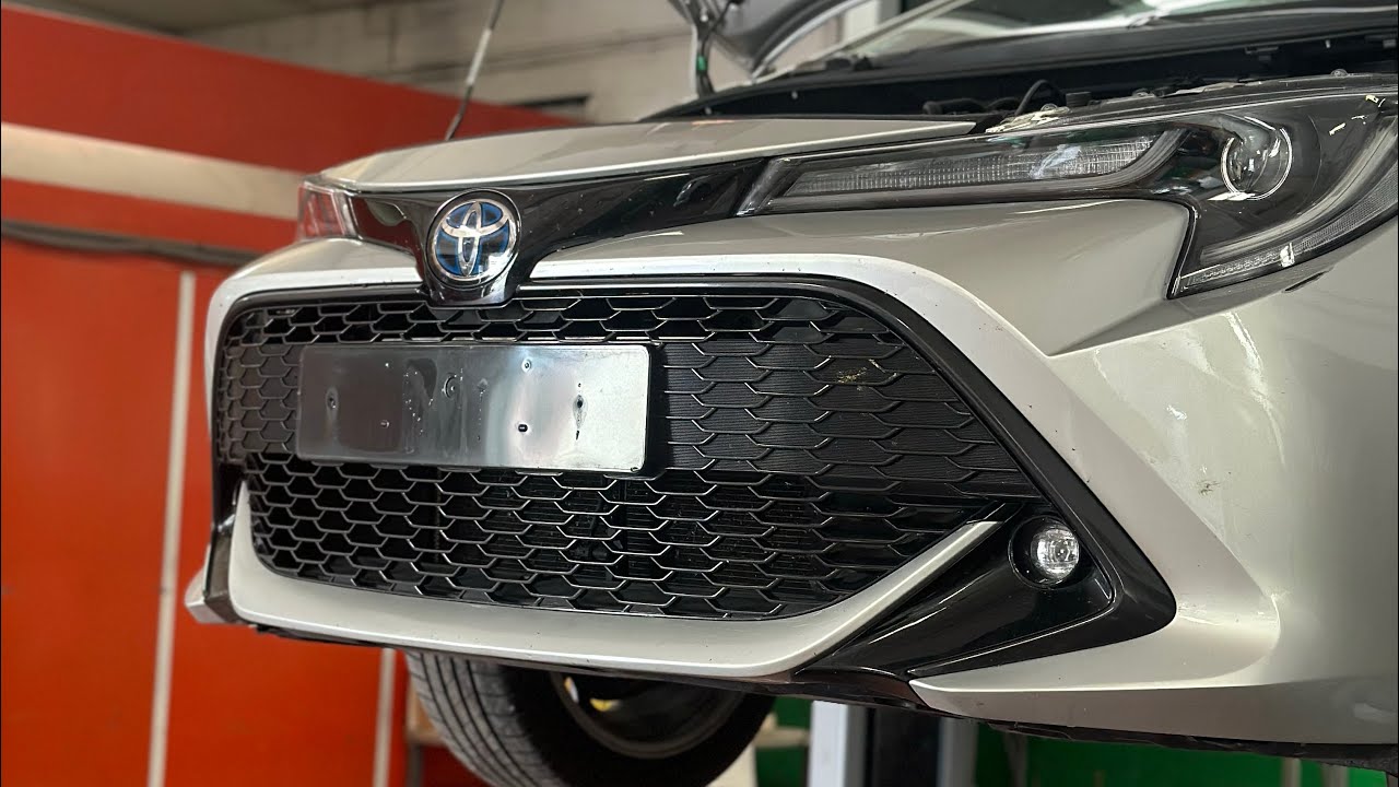 Desmontar paragolpes u defensa delantera TOYOTA COROLLA - YouTube