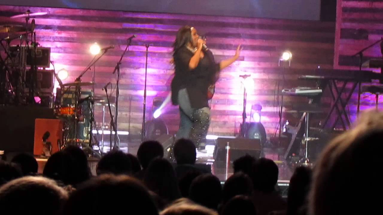 Mandisa sings "Good Morning" with Christina Mac :) - YouTube