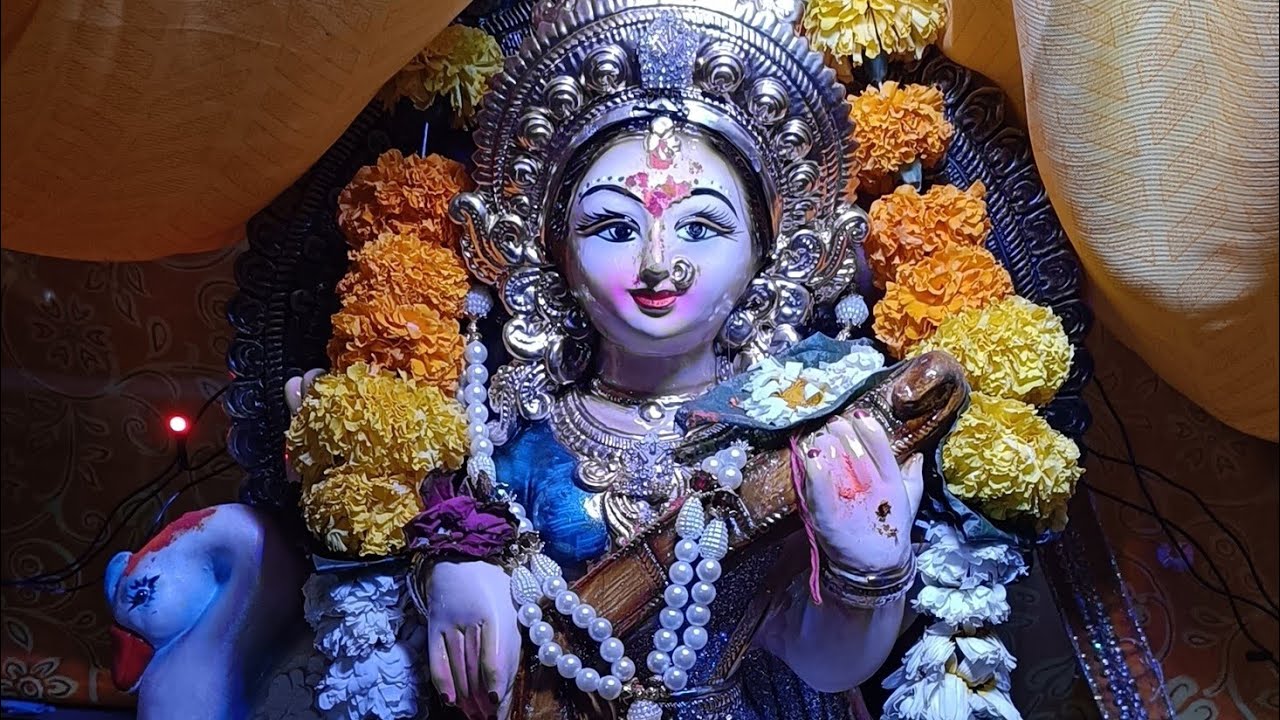 singer suman modi#sarswatipuja Sandhya bhajan - YouTube