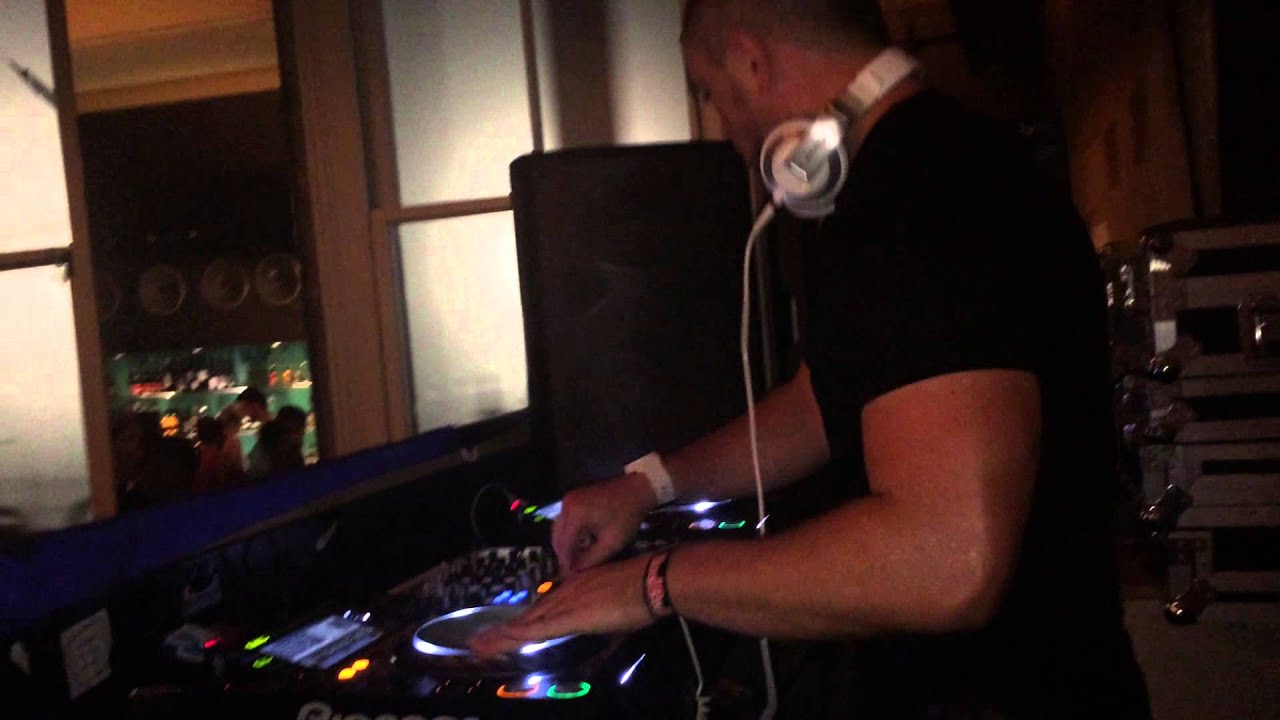 Joe Brunning playing @ Space, Sydney on NYD 2015 - PT 3 - YouTube