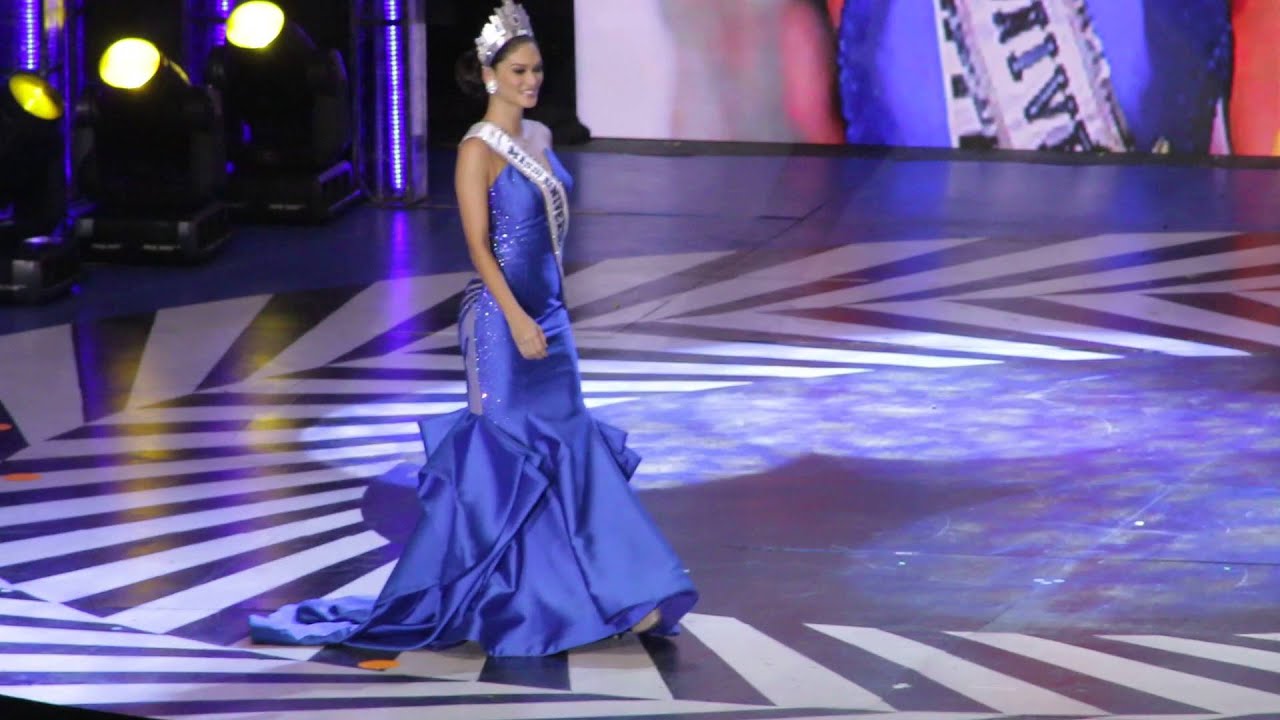 Miss Universe 2015 Pia Wurtzbach does her"Victory Walk" at the Araneta ...