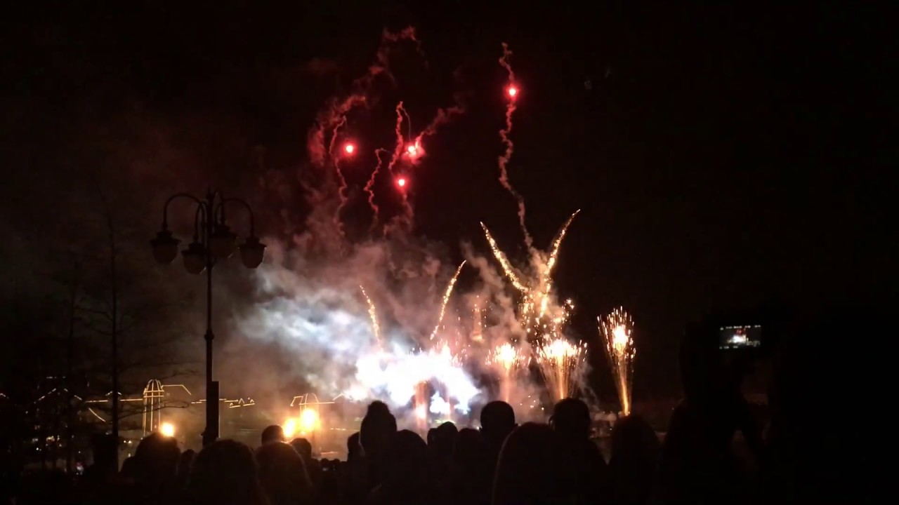 Disneyland Paris Bonfire Night 2017 - YouTube