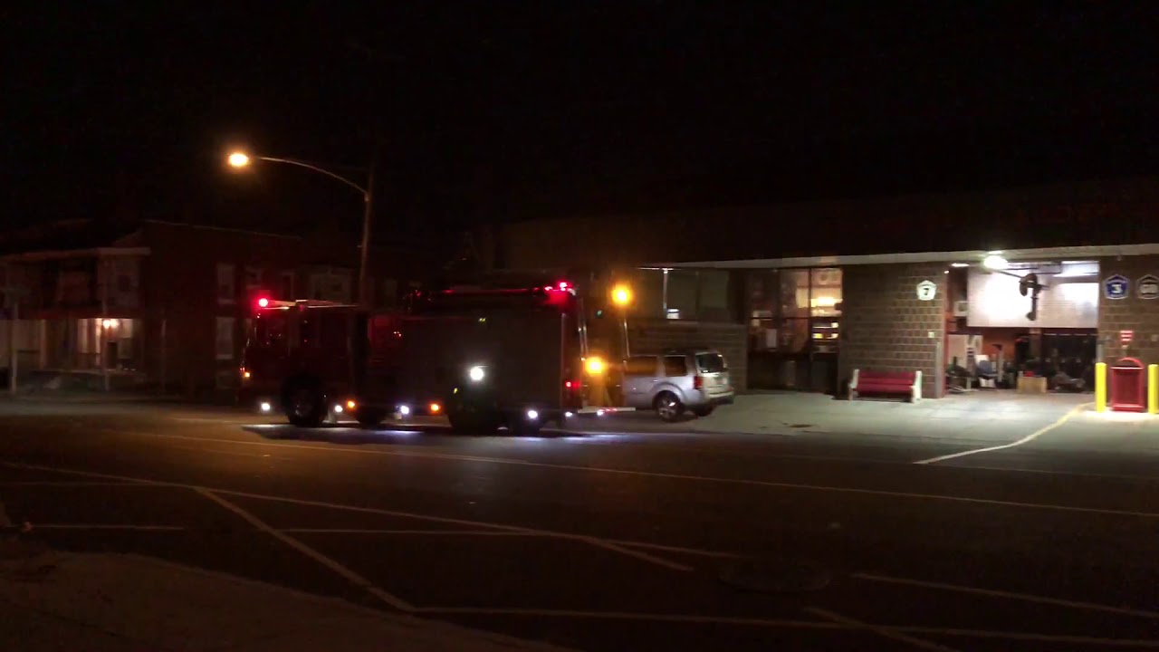 Philadelphia, Pa. Engine 68, Ladder 13 Responding 11-21-17 - YouTube