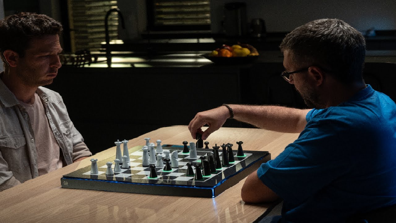 MOST & First WORLD ROBOTIC CHESS BOARD WITH AI TECHNOLOGHY!! - YouTube