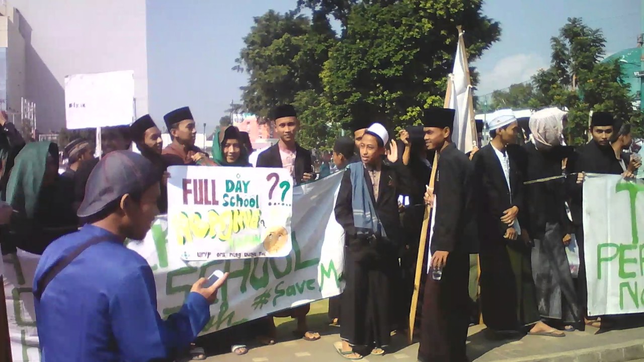 DEMO PENOLAKAN FULL DAY SKUL - YouTube