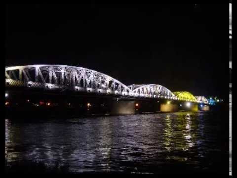 Hue, Vietnam - Trang Tien Bridge Time Lapse (2005)