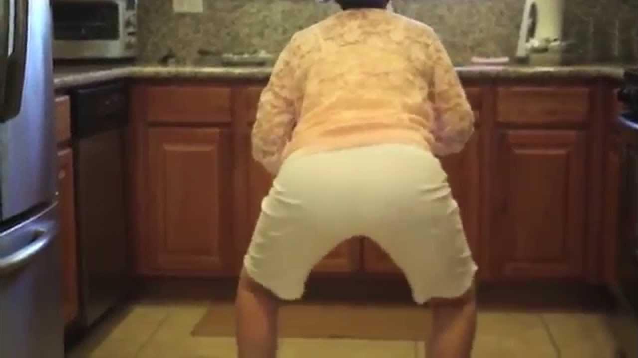 Granny Twerking! (Watch me while I twerk) Extended vine - YouTube