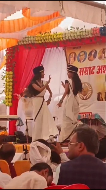 Apna Haidergarh Barabanki Uttar Pradesh Ilahi gaon me archestra dance ...