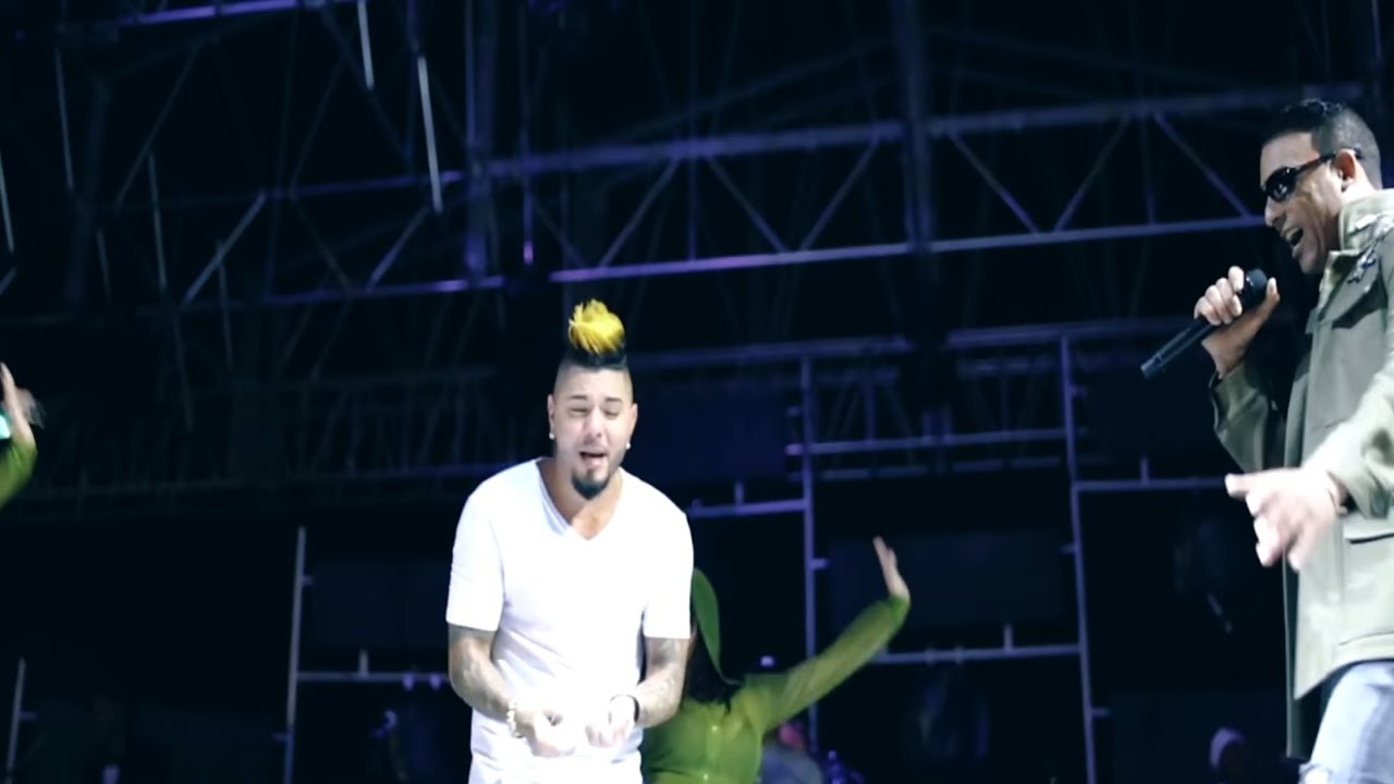 Rey Chavez ft. El Chacal - Ella Tiene (Live Video) - YouTube