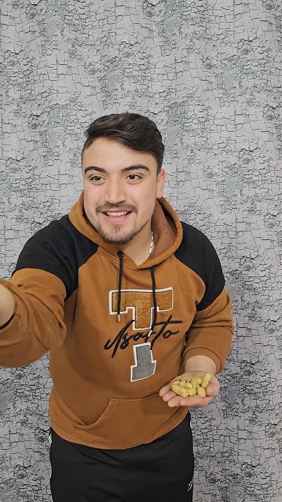 سنجاب ياكل فستق سنجاب لطيف السنجاب الصغير سنجاب ياكل بندق سنجاب كيوت 🐿️ Shorts Youtube