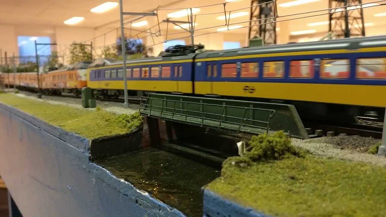 Marklin 37420 / 37421 - NS Koploper gekoppeld - YouTube