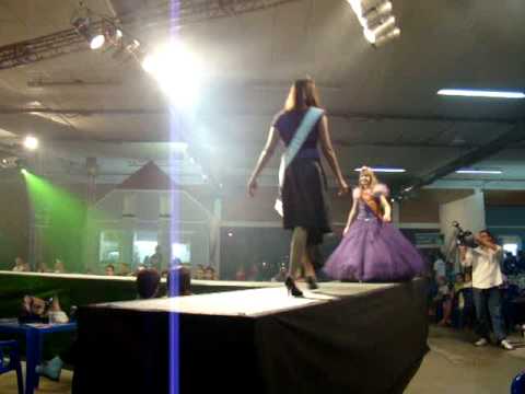 Desfile da Paulinha como Miss RS Mirim 2008 na FENAC, em Novo Hamburgo
