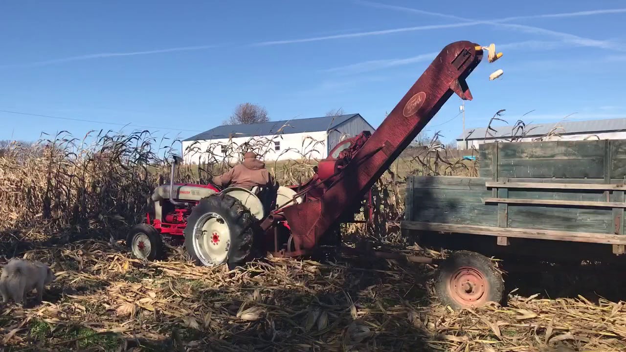 Ford 861 and Ford 601 1 row corn picker - YouTube