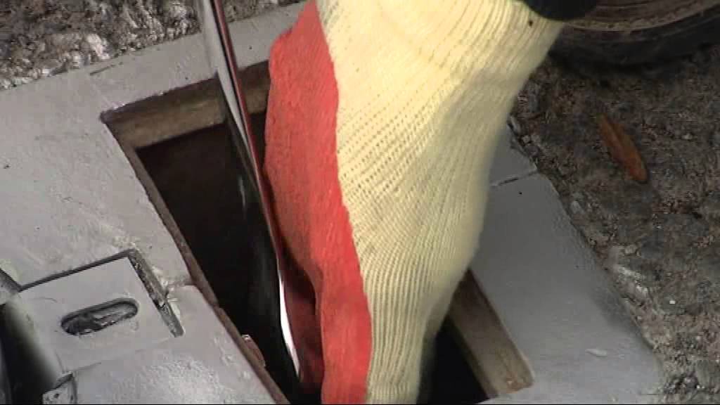 NAL Retention Socket with traffic signal installed - YouTube