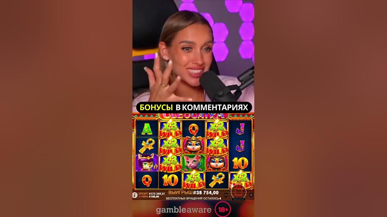 Красивая девушка танцует играет в казино онлайн гуляет по улице