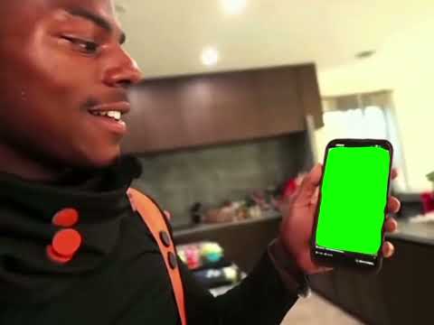 ishow speed on phone Green screen 