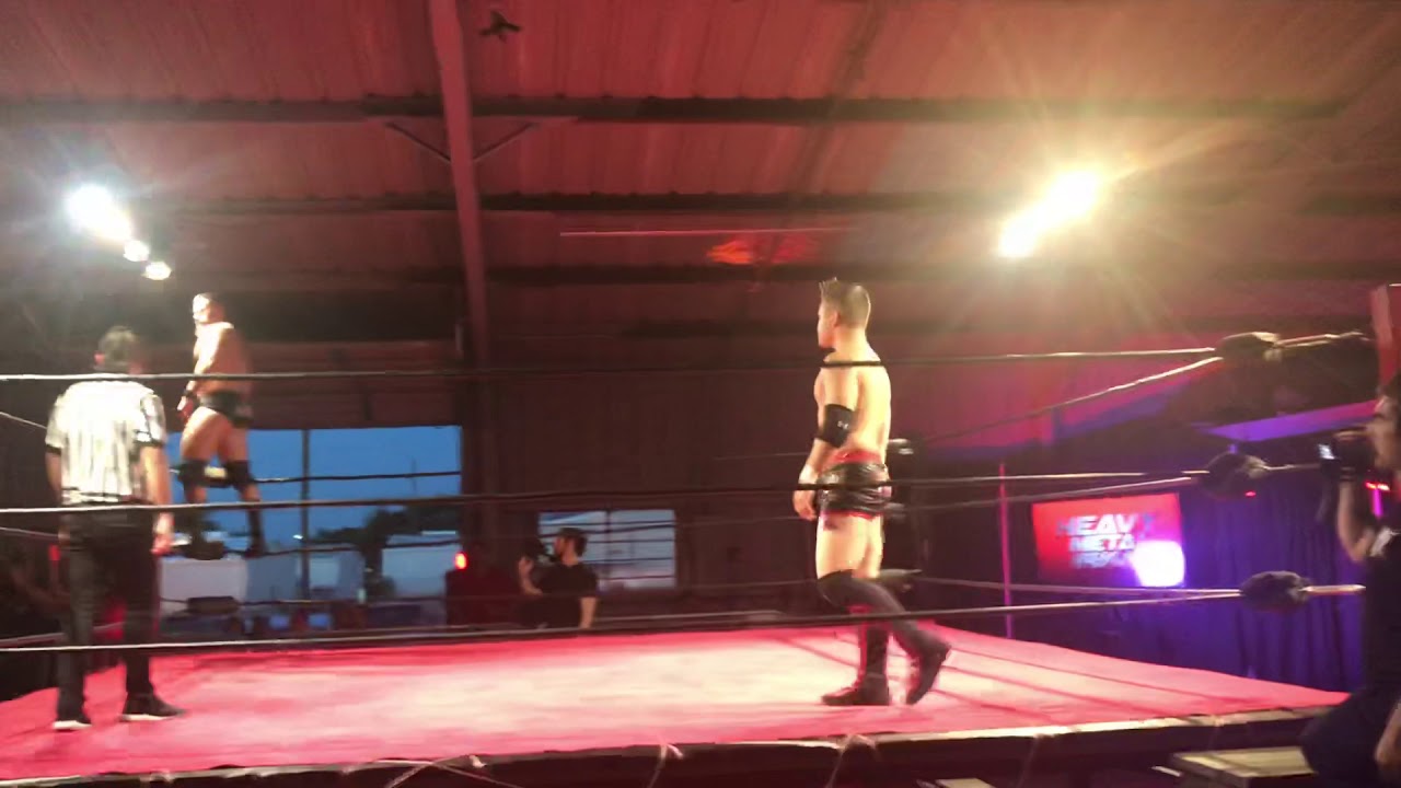 Jason Knight vs Max Castellanos Heavy Metal Wrestling - YouTube