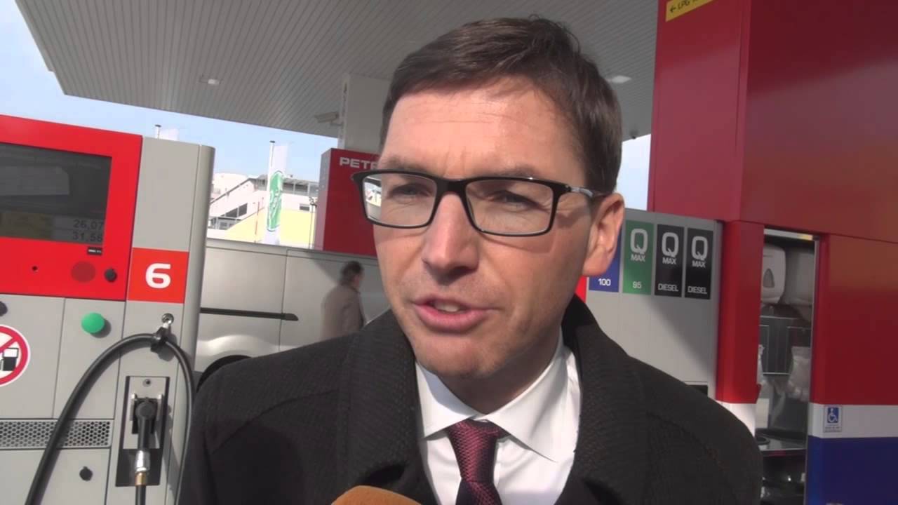 Roman Dobnikar, direktor Petrol Maloprodaja Slovenija d.o.o. - YouTube